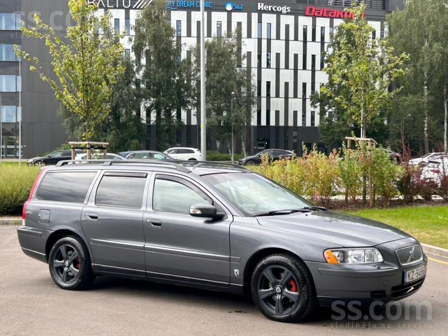 Grey Volvo V70 2006 in Riga, with an engine capacity of 2.40 L and mileage of 388 thousand km for 1390 €, photo 3 on AUTOMOTO.COM.LV