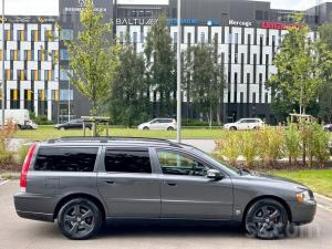 Grey Volvo V70 2006 in Riga, with an engine capacity of 2.40 L and mileage of 388 thousand km for 1390 €, photo 4 on AUTOMOTO.COM.LV