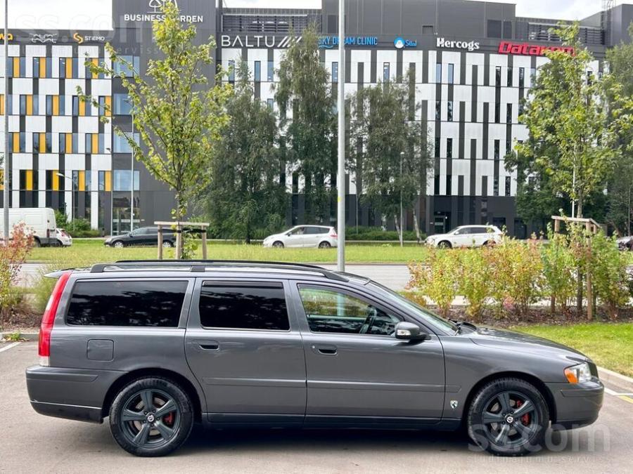 Grey Volvo V70 2006 in Riga, with an engine capacity of 2.40 L and mileage of 388 thousand km for 1390 €, photo 4 on AUTOMOTO.COM.LV