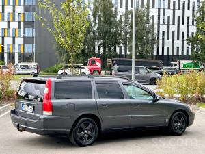 Grey Volvo V70 2006 in Riga, with an engine capacity of 2.40 L and mileage of 388 thousand km for 1390 €, photo 5 on AUTOMOTO.COM.LV