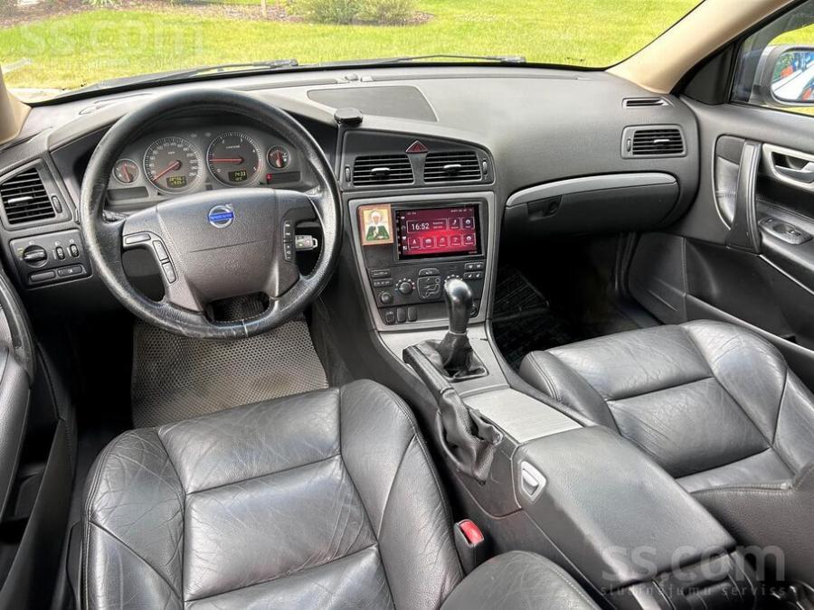 Grey Volvo V70 2006 in Riga, with an engine capacity of 2.40 L and mileage of 388 thousand km for 1390 €, photo 7 on AUTOMOTO.COM.LV