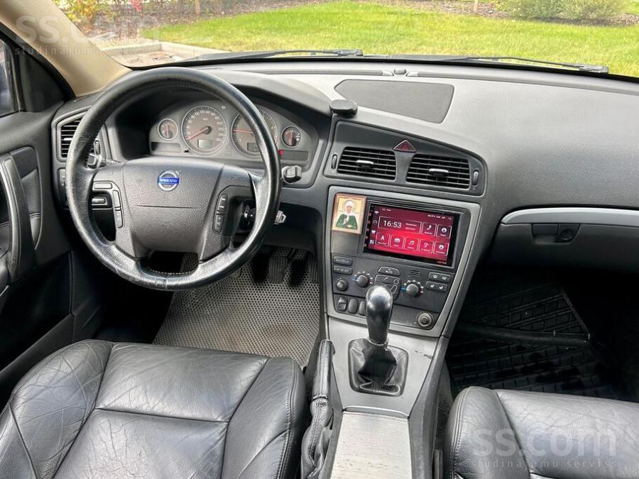 Grey Volvo V70 2006 in Riga, with an engine capacity of 2.40 L and mileage of 388 thousand km for 1390 €, photo 8 on AUTOMOTO.COM.LV