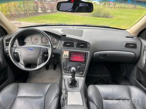 Grey Volvo V70 2006 in Riga, with an engine capacity of 2.40 L and mileage of 388 thousand km for 1390 €, photo 9 on AUTOMOTO.COM.LV