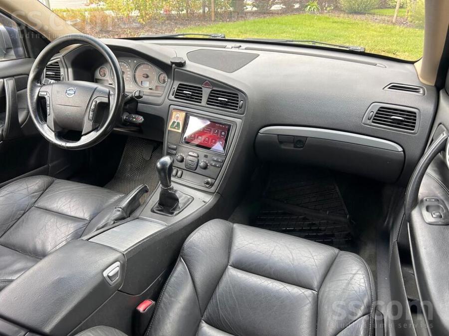 Grey Volvo V70 2006 in Riga, with an engine capacity of 2.40 L and mileage of 388 thousand km for 1390 €, photo 11 on AUTOMOTO.COM.LV
