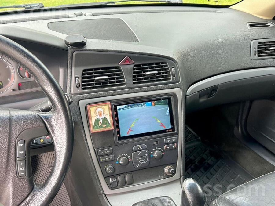 Grey Volvo V70 2006 in Riga, with an engine capacity of 2.40 L and mileage of 388 thousand km for 1390 €, photo 12 on AUTOMOTO.COM.LV