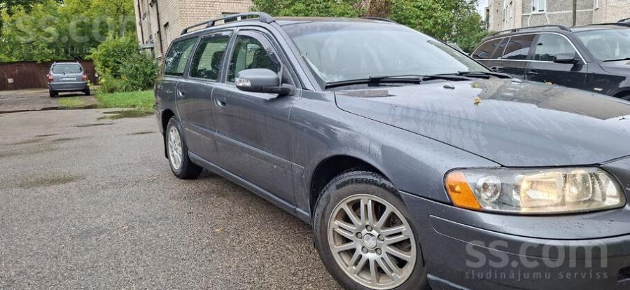 Grey Volvo V70 2006 in Daugavpils, with an engine capacity of 2.40 L and mileage of 300 thousand km for 1550 €, photo 4 on AUTOMOTO.COM.LV