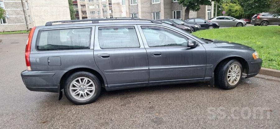 Grey Volvo V70 2006 in Daugavpils, with an engine capacity of 2.40 L and mileage of 300 thousand km for 1550 €, photo 5 on AUTOMOTO.COM.LV