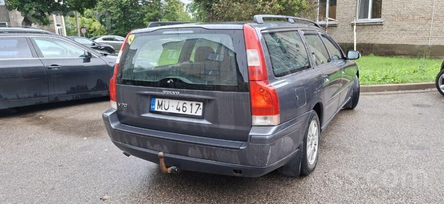 Grey Volvo V70 2006 in Daugavpils, with an engine capacity of 2.40 L and mileage of 300 thousand km for 1550 €, photo 6 on AUTOMOTO.COM.LV