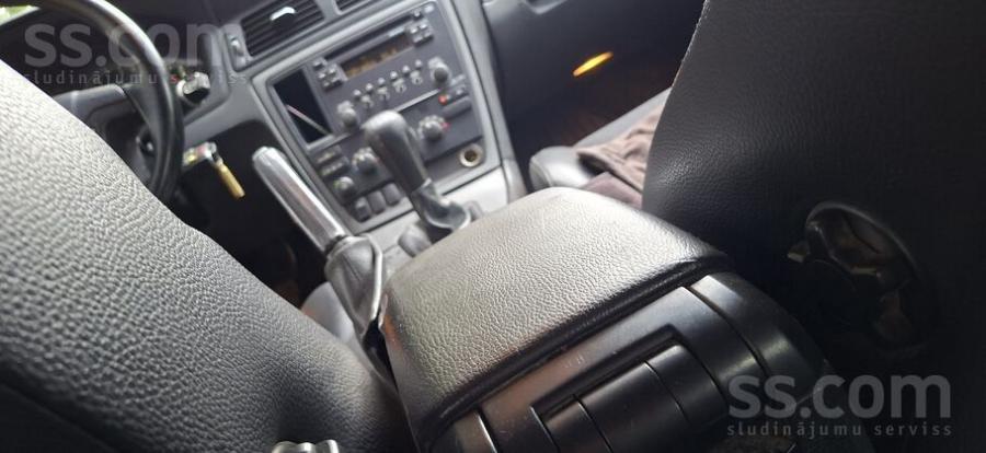 Grey Volvo V70 2006 in Daugavpils, with an engine capacity of 2.40 L and mileage of 300 thousand km for 1550 €, photo 9 on AUTOMOTO.COM.LV