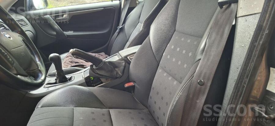 Grey Volvo V70 2006 in Daugavpils, with an engine capacity of 2.40 L and mileage of 300 thousand km for 1550 €, photo 14 on AUTOMOTO.COM.LV