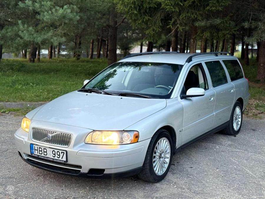 Серый Вольво В70 2006 в Шальчининкай, объемом двигателя 2.40 л и пробегом 293 тыс. км за 1500 €, фото 1 на AUTOMOTO.COM.LV