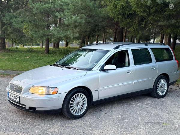 Volvo V70 2006 in Salcininkai on AUTOMOTO.COM.LV Grey Volvo V70 2006 in Salcininkai, with an engine capacity of 2.40 L and mileage of 293 thousand km for 1500 €, photo 4 on AUTOMOTO.COM.LV