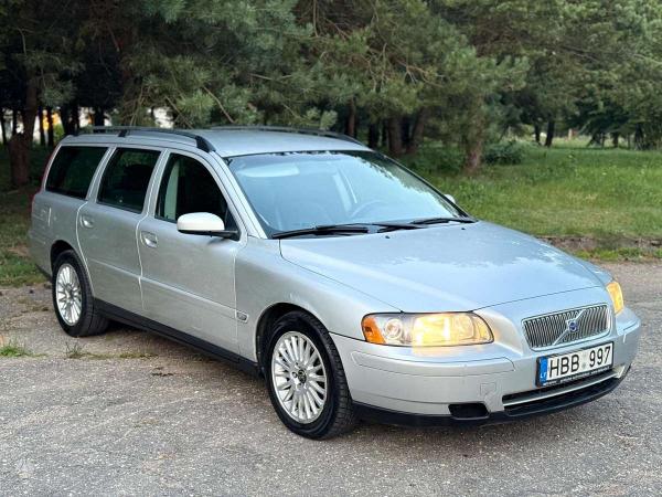 Volvo V70 2006 in Salcininkai on AUTOMOTO.COM.LV Grey Volvo V70 2006 in Salcininkai, with an engine capacity of 2.40 L and mileage of 293 thousand km for 1500 €, photo 9 on AUTOMOTO.COM.LV