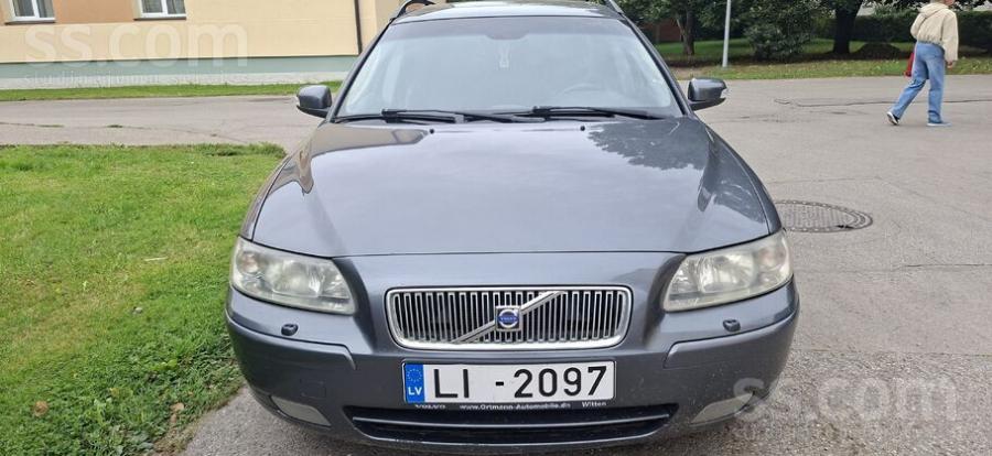 Grey Volvo V70 2006 in Riga, with an engine capacity of 2.40 L and mileage of 350 thousand km for 1350 €, photo 5 on AUTOMOTO.COM.LV