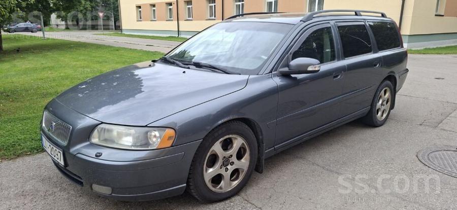 Grey Volvo V70 2006 in Riga, with an engine capacity of 2.40 L and mileage of 350 thousand km for 1350 €, photo 6 on AUTOMOTO.COM.LV