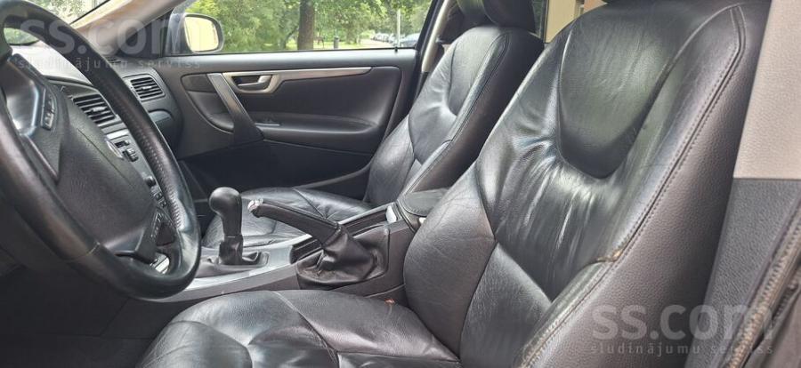 Grey Volvo V70 2006 in Riga, with an engine capacity of 2.40 L and mileage of 350 thousand km for 1350 €, photo 8 on AUTOMOTO.COM.LV