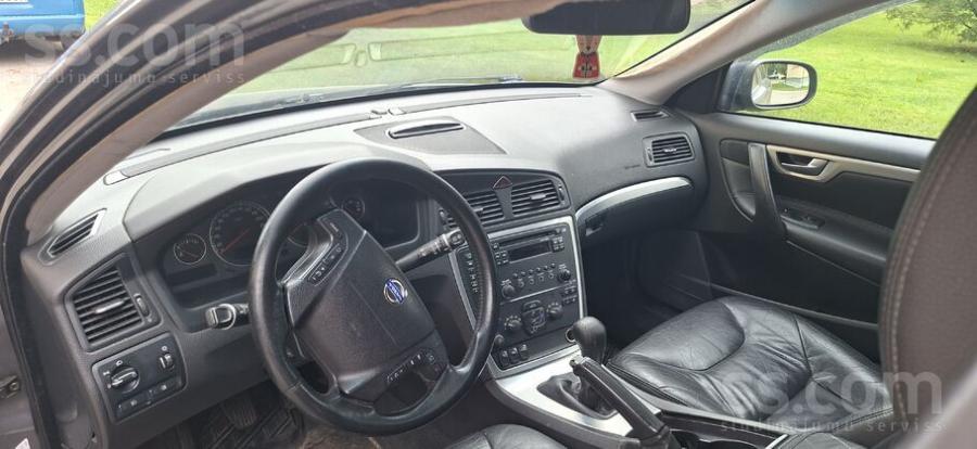 Grey Volvo V70 2006 in Riga, with an engine capacity of 2.40 L and mileage of 350 thousand km for 1350 €, photo 9 on AUTOMOTO.COM.LV