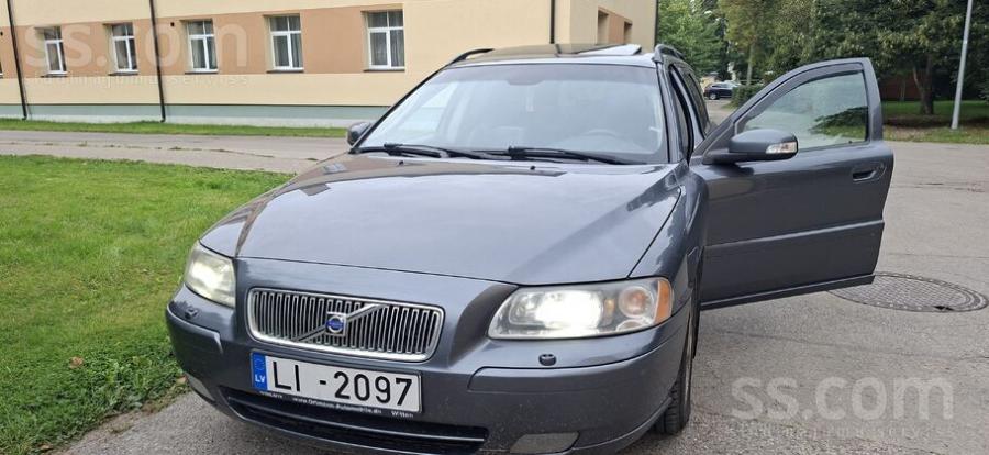 Grey Volvo V70 2006 in Riga, with an engine capacity of 2.40 L and mileage of 350 thousand km for 1350 €, photo 16 on AUTOMOTO.COM.LV
