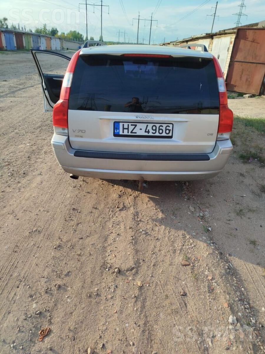 Pelēks Volvo V70 2006 Daugavpils, ar dzinēja tilpumu 2.40 L un nobraukumu 441 tūkst. km par 1200 €, foto 1 vietnē AUTOMOTO.COM.LV