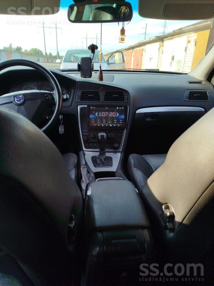 Pelēks Volvo V70 2006 Daugavpils, ar dzinēja tilpumu 2.40 L un nobraukumu 441 tūkst. km par 1200 €, foto 3 vietnē AUTOMOTO.COM.LV