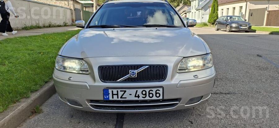 Grey Volvo V70 2006 in Daugavpils, with an engine capacity of 2.40 L and mileage of 443 thousand km for 1800 €, photo 9 on AUTOMOTO.COM.LV