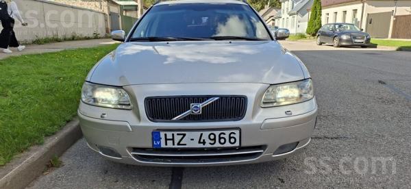 Grey Volvo V70 2006 in Daugavpils, with an engine capacity of 2.40 L and mileage of 443 thousand km for 1800 €, photo 9 on AUTOMOTO.COM.LV