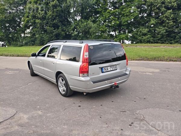 Pelēks Volvo V70 2006 Rīga, ar dzinēja tilpumu 2.40 L un nobraukumu 412 tūkst. km par 2150 €, foto 4 vietnē AUTOMOTO.COM.LV