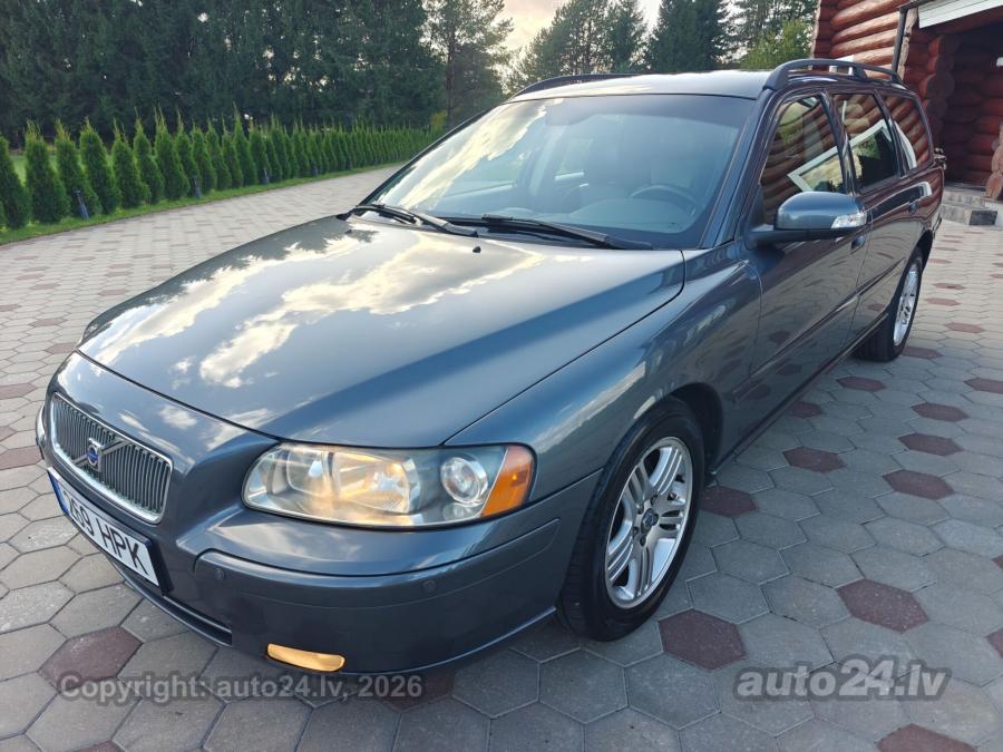 Grey Volvo V70 2006 in Paide, with an engine capacity of 2.40 L and mileage of 289 thousand km for 3990 €, photo 1 on AUTOMOTO.COM.LV