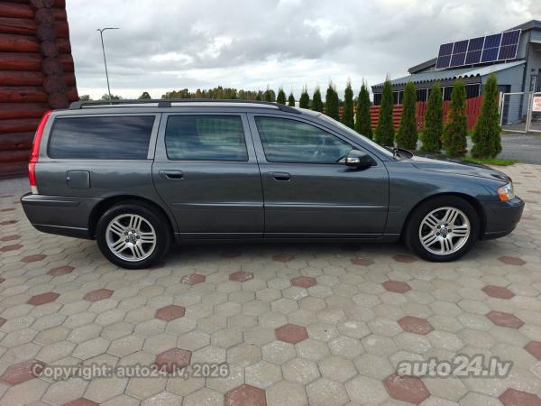 Grey Volvo V70 2006 in Paide, with an engine capacity of 2.40 L and mileage of 289 thousand km for 3990 €, photo 4 on AUTOMOTO.COM.LV