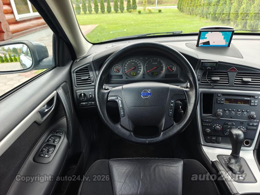 Grey Volvo V70 2006 in Paide, with an engine capacity of 2.40 L and mileage of 289 thousand km for 3990 €, photo 9 on AUTOMOTO.COM.LV