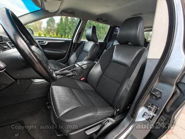 Grey Volvo V70 2006 in Paide, with an engine capacity of 2.40 L and mileage of 289 thousand km for 3990 €, photo 11 on AUTOMOTO.COM.LV