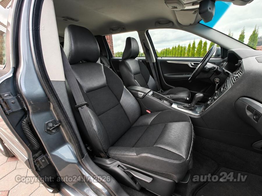 Grey Volvo V70 2006 in Paide, with an engine capacity of 2.40 L and mileage of 289 thousand km for 3990 €, photo 12 on AUTOMOTO.COM.LV