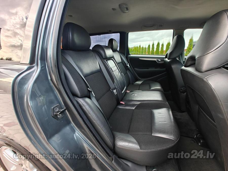 Grey Volvo V70 2006 in Paide, with an engine capacity of 2.40 L and mileage of 289 thousand km for 3990 €, photo 13 on AUTOMOTO.COM.LV