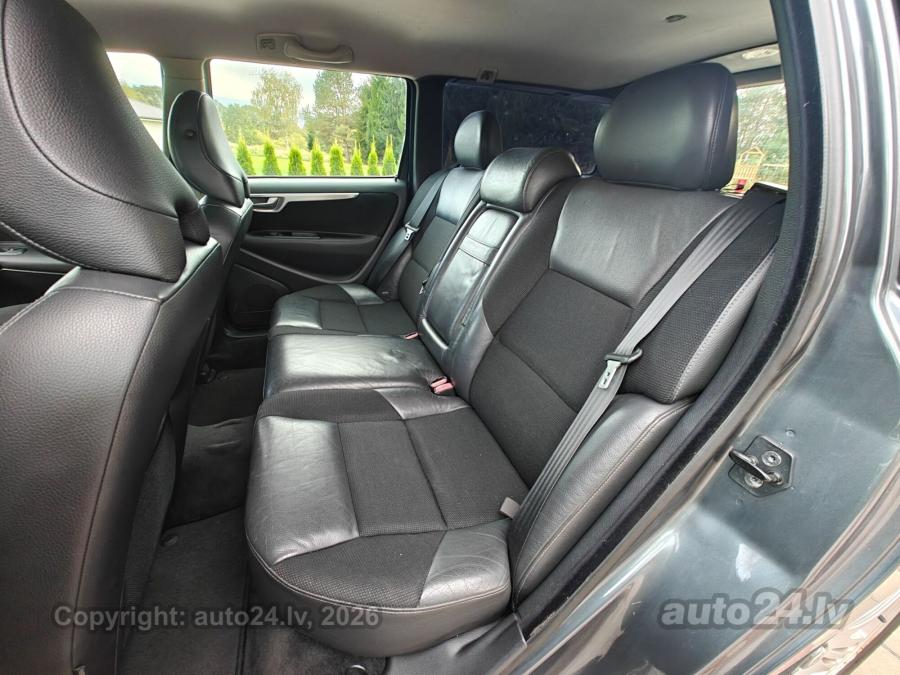 Grey Volvo V70 2006 in Paide, with an engine capacity of 2.40 L and mileage of 289 thousand km for 3990 €, photo 14 on AUTOMOTO.COM.LV
