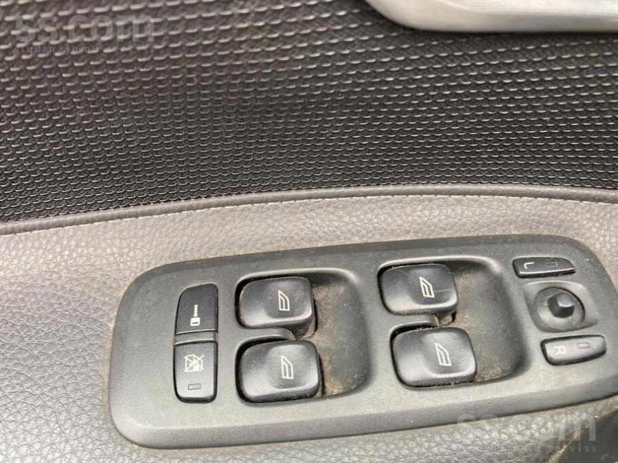 Pelēks Volvo V70 2006 Rīga, ar dzinēja tilpumu 2.40 L un nobraukumu 342 tūkst. km par 2400 €, foto 10 vietnē AUTOMOTO.COM.LV