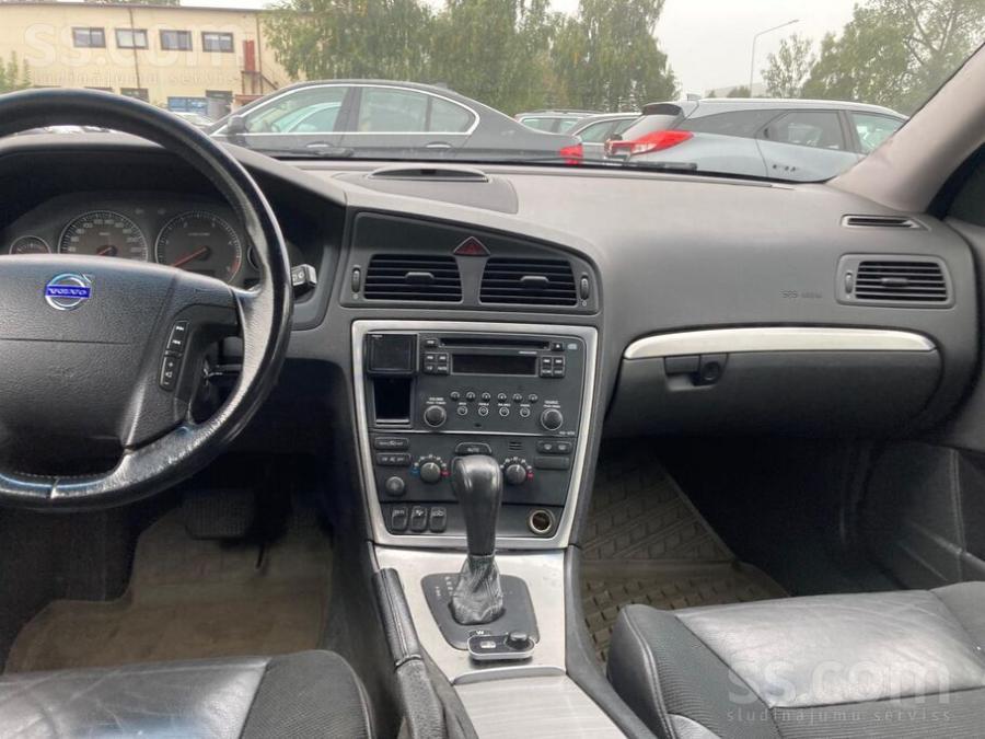 Pelēks Volvo V70 2006 Rīga, ar dzinēja tilpumu 2.40 L un nobraukumu 342 tūkst. km par 2400 €, foto 14 vietnē AUTOMOTO.COM.LV