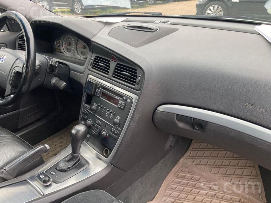 Pelēks Volvo V70 2006 Rīga, ar dzinēja tilpumu 2.40 L un nobraukumu 342 tūkst. km par 2400 €, foto 15 vietnē AUTOMOTO.COM.LV
