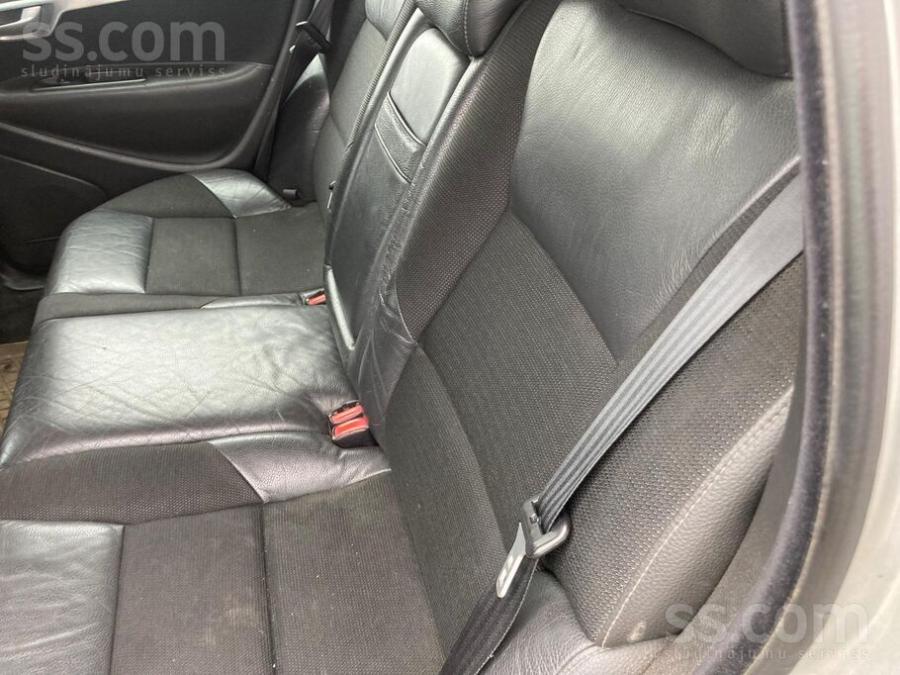 Pelēks Volvo V70 2006 Rīga, ar dzinēja tilpumu 2.40 L un nobraukumu 342 tūkst. km par 2400 €, foto 18 vietnē AUTOMOTO.COM.LV