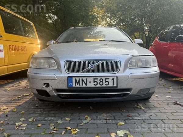 Серый Вольво В70 2006 в Рига, объемом двигателя 2.40 л и пробегом 420 тыс. км за 450 €, фото 1 на AUTOMOTO.COM.LV