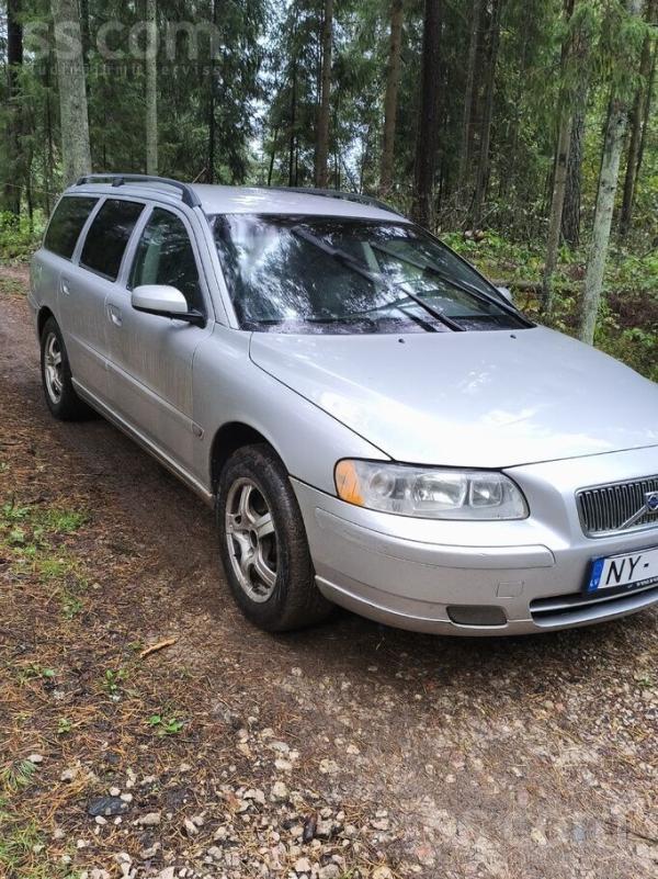 Grey Volvo V70 2006 in Daugavpils, with an engine capacity of 2.40 L and mileage of 448 thousand km for 2300 €, photo 1 on AUTOMOTO.COM.LV