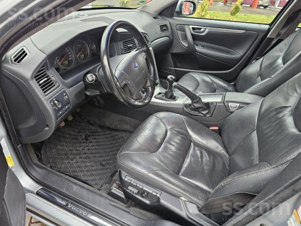 Grey Volvo V70 2006 in Riga, with an engine capacity of 2.40 L and mileage of 427 thousand km for 2200 €, photo 3 on AUTOMOTO.COM.LV