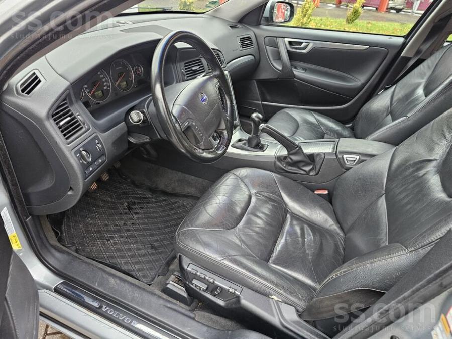 Pelēks Volvo V70 2006 Rīga, ar dzinēja tilpumu 2.40 L un nobraukumu 427 tūkst. km par 2200 €, foto 3 vietnē AUTOMOTO.COM.LV