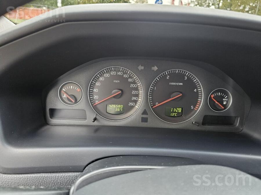 Pelēks Volvo V70 2006 Rīga, ar dzinēja tilpumu 2.40 L un nobraukumu 427 tūkst. km par 2200 €, foto 4 vietnē AUTOMOTO.COM.LV