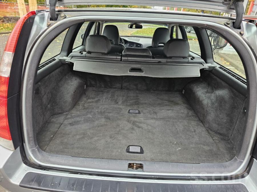 Pelēks Volvo V70 2006 Rīga, ar dzinēja tilpumu 2.40 L un nobraukumu 427 tūkst. km par 2200 €, foto 6 vietnē AUTOMOTO.COM.LV