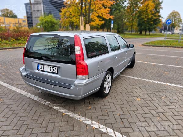 Grey Volvo V70 2006 in Riga, with an engine capacity of 2.40 L and mileage of 427 thousand km for 2200 €, photo 8 on AUTOMOTO.COM.LV