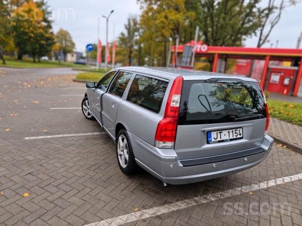 Grey Volvo V70 2006 in Riga, with an engine capacity of 2.40 L and mileage of 427 thousand km for 2200 €, photo 9 on AUTOMOTO.COM.LV