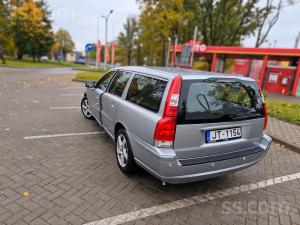 Pelēks Volvo V70 2006 Rīga, ar dzinēja tilpumu 2.40 L un nobraukumu 427 tūkst. km par 2200 €, foto 9 vietnē AUTOMOTO.COM.LV