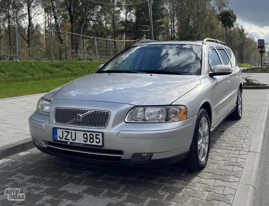 Grey Volvo V70 2006 in Vilnius, with an engine capacity of 2.40 L and mileage of 371 thousand km for 1850 €, photo 1 on AUTOMOTO.COM.LV
