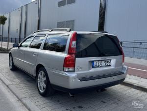 Grey Volvo V70 2006 in Vilnius, with an engine capacity of 2.40 L and mileage of 371 thousand km for 1850 €, photo 4 on AUTOMOTO.COM.LV