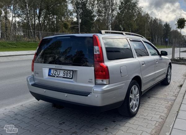 Volvo V70 2006 Viļņa vietnē Pelēks Volvo V70 2006 Viļņa, ar dzinēja tilpumu 2.40 L un nobraukumu 371 tūkst. km par 1850 €, foto 5 vietnē AUTOMOTO.COM.LV